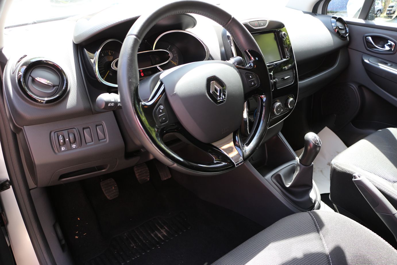 Intérieur Clio 4 2012-2019 : (Finition des plastiques, volume de coffre ...