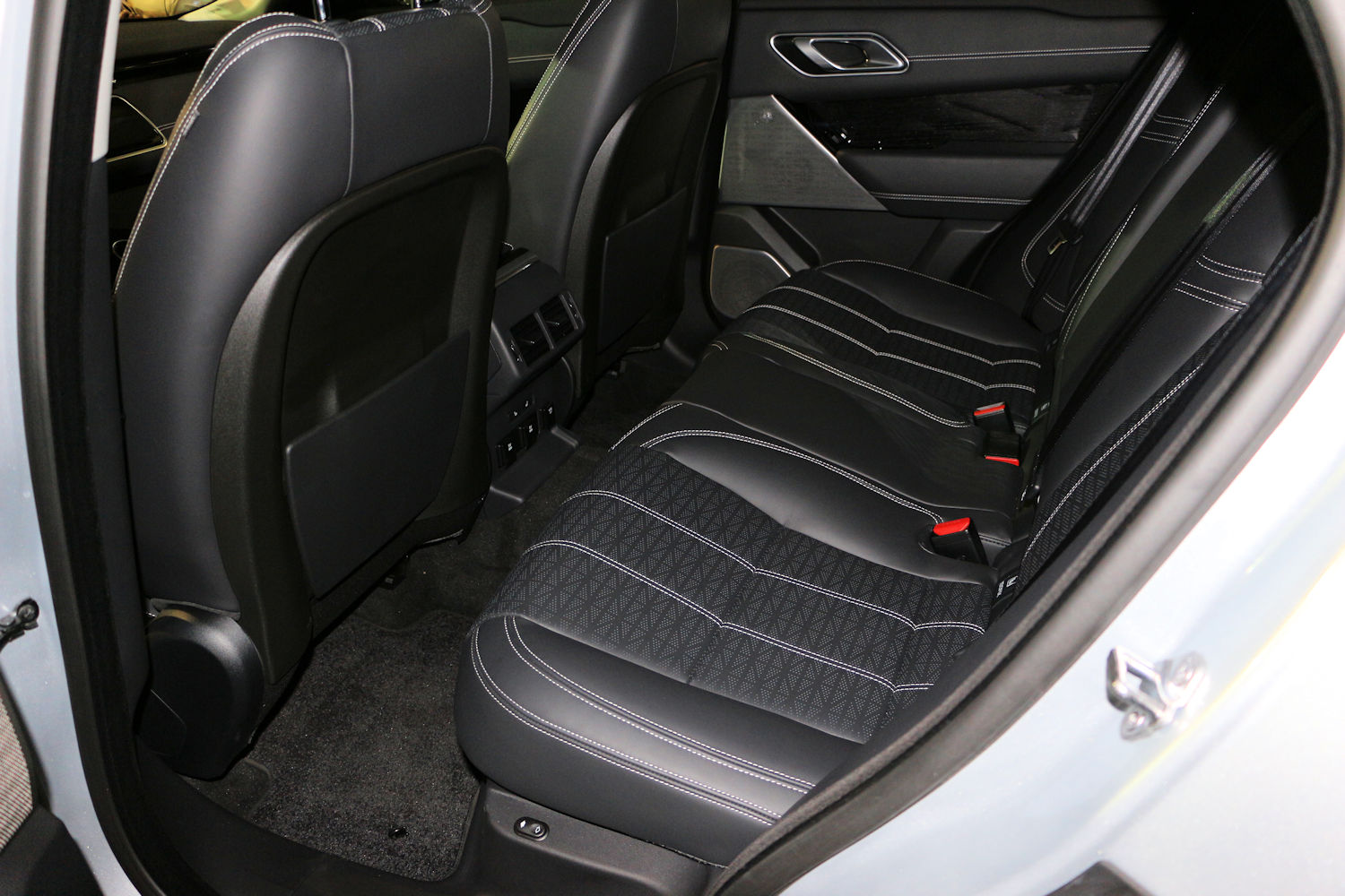 Intérieur Range Rover Velar 2017 : (habitabilité, finition, confort ...