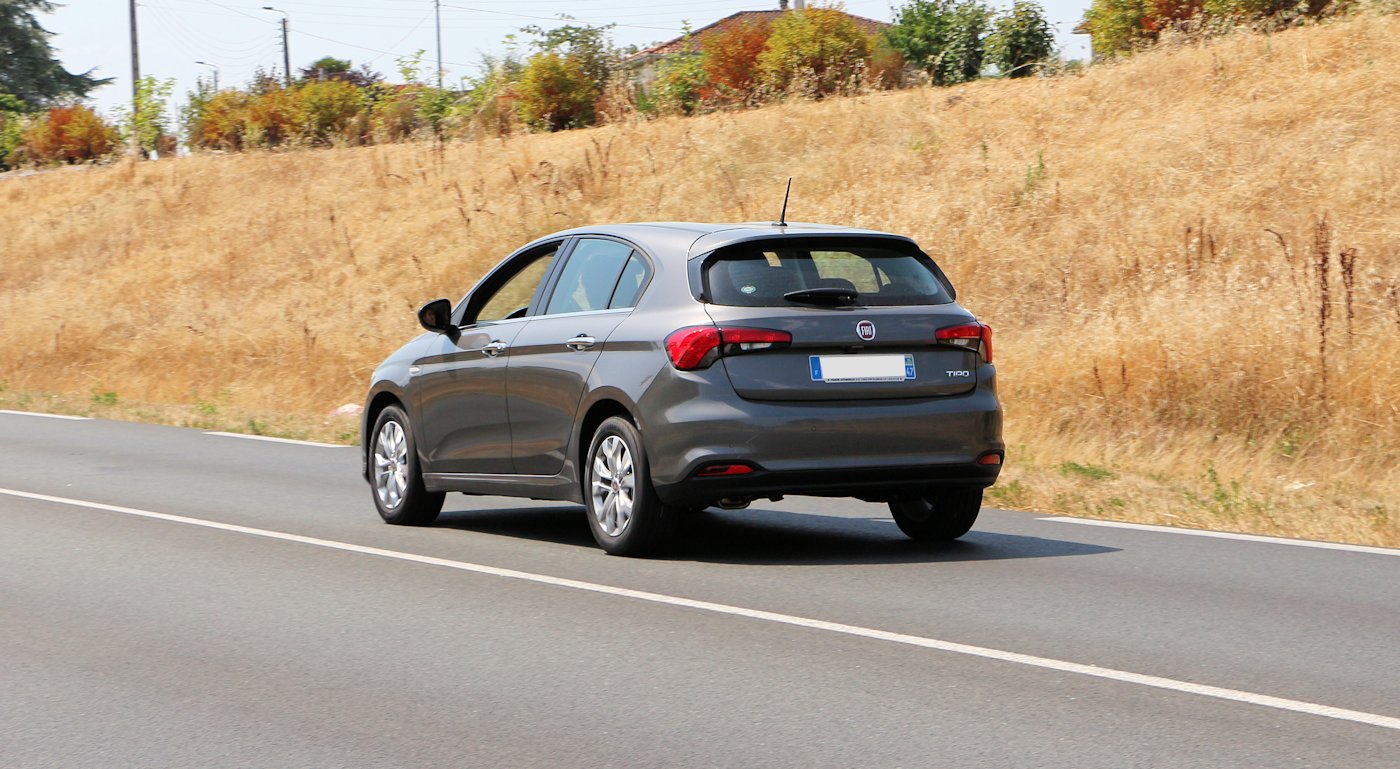 Avis Fiat Tipo 1.4 95 ch tipo easy sedan ; gentes alu ,toutes options ...