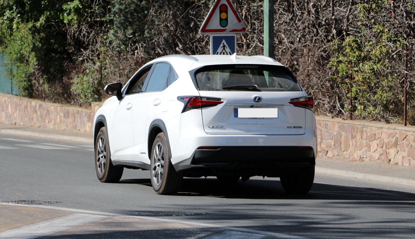Fiche technique lexus NX 2014-2022 Toutes les spécifications : longueur ...
