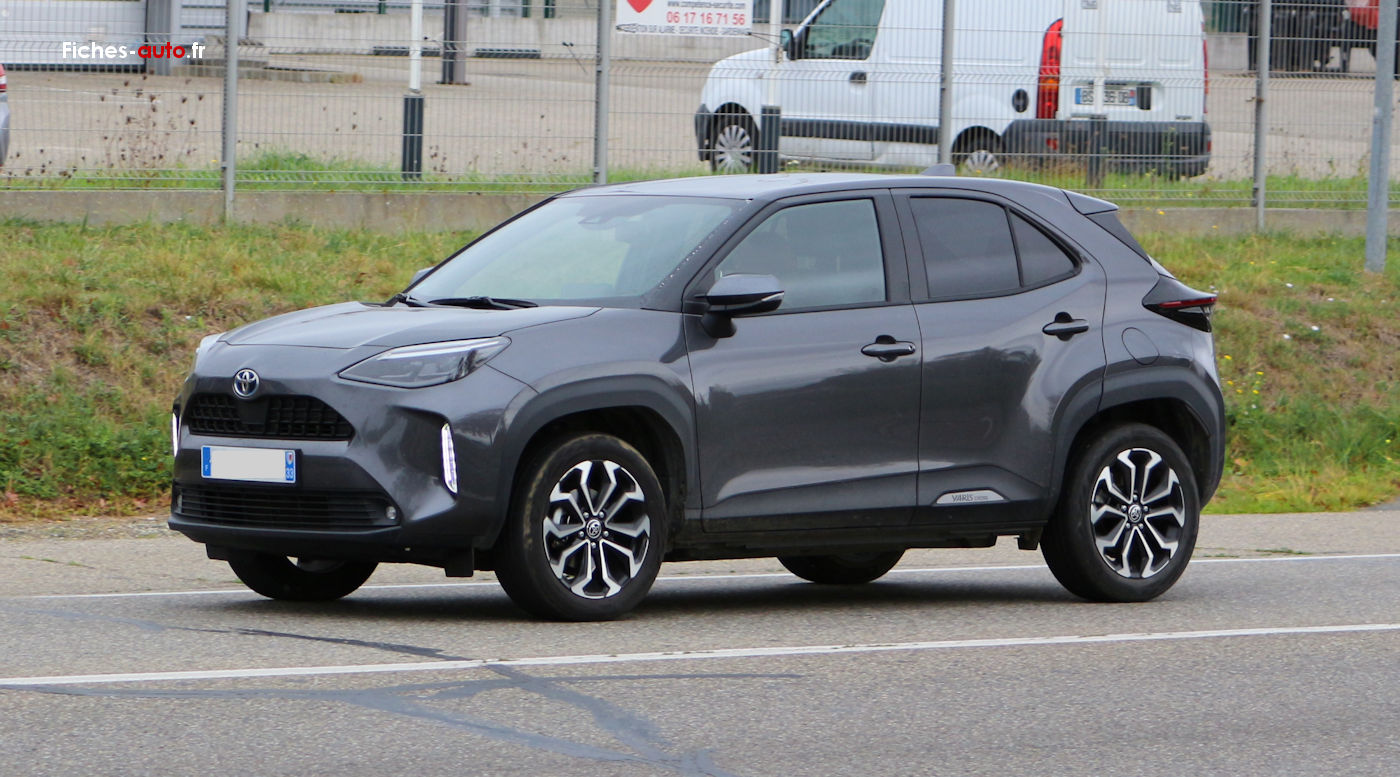 Fiche technique toyota Yaris Cross 2021 Toutes les spécifications ...