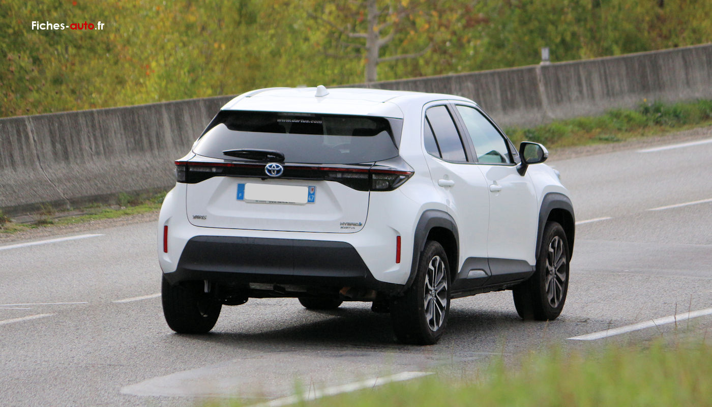 Fiche technique toyota Yaris Cross 2021 Toutes les spécifications ...