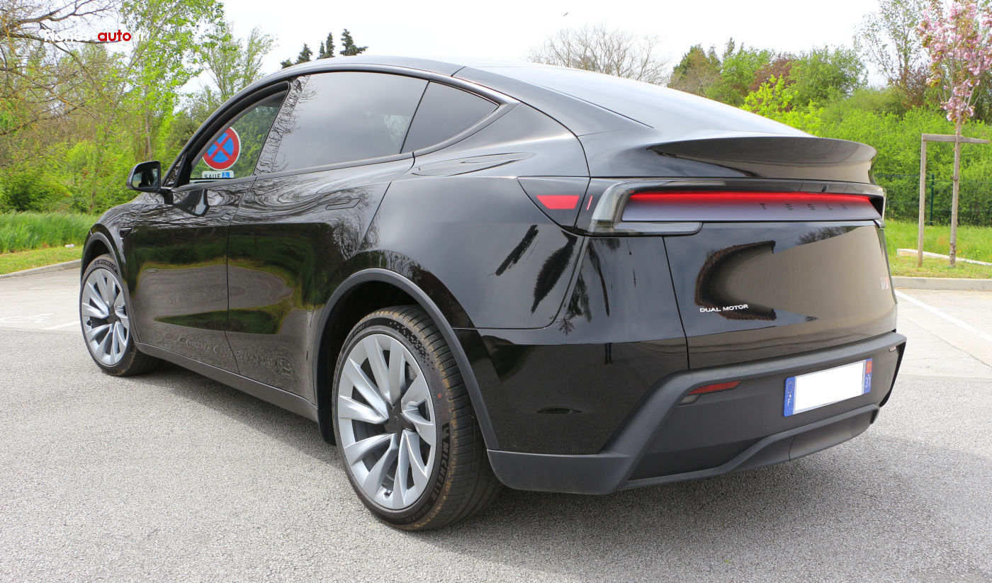 Le Tesla Model Y de 2025 à l'essai ainsi que les avis