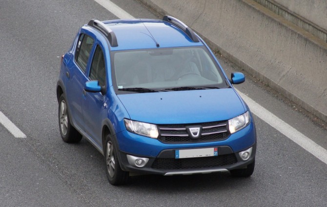 L'essai à 360 degrés de la Dacia Sandero 2 (2012-2020) ainsi que les ...